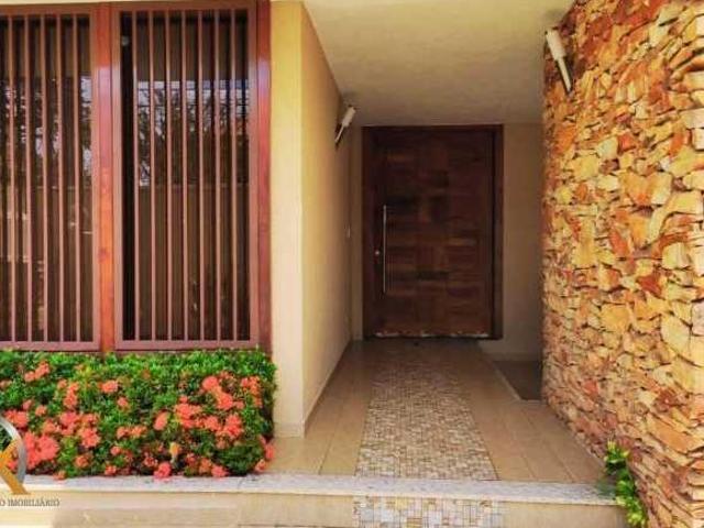 Vende lindo sobrado no Jardim São Caetano em São Caetano do Sul! O imóvel possui