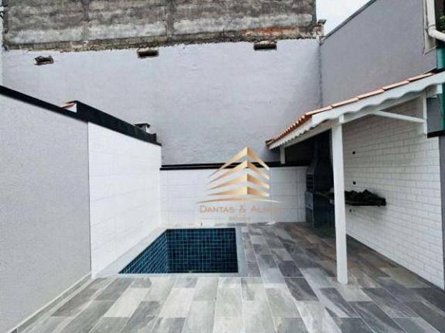Vende lindo sobrado recém construído com 3 dormitórios e com 1 suíte do lado do Shopping Maia