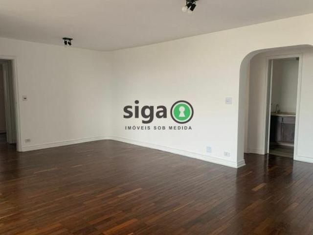 VENDE no Alto da Boa Vista Apartamento com 3 quartos, uma suíte e duas vagas de garagem