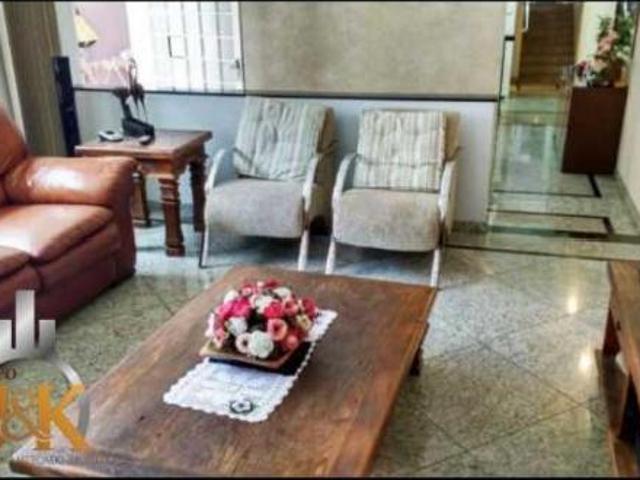 Vende ótima casa térrea assobradada em ótima localização no bairro Olímpico com