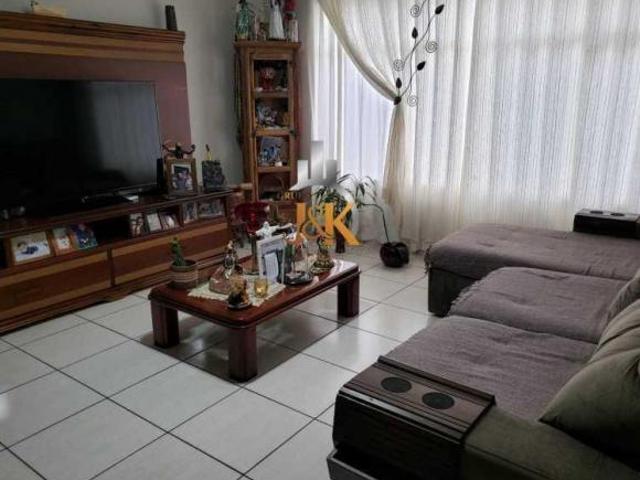 Vende ótima casa terrea com edicula na vila Estefano ótima localização perto de