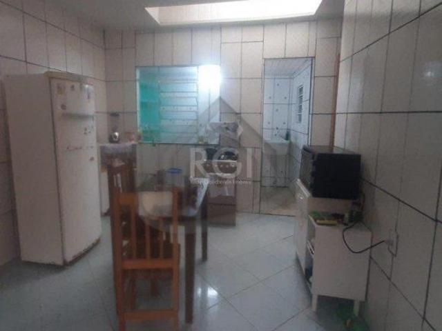 vende ótimo imóvel de 3 dormitórios, sala, cozinha com área de serviço separada, banheiro e garagem