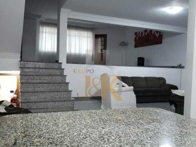 Vende ótimo sobrado situado em excelente localização no bairro Barcelona, no Mun