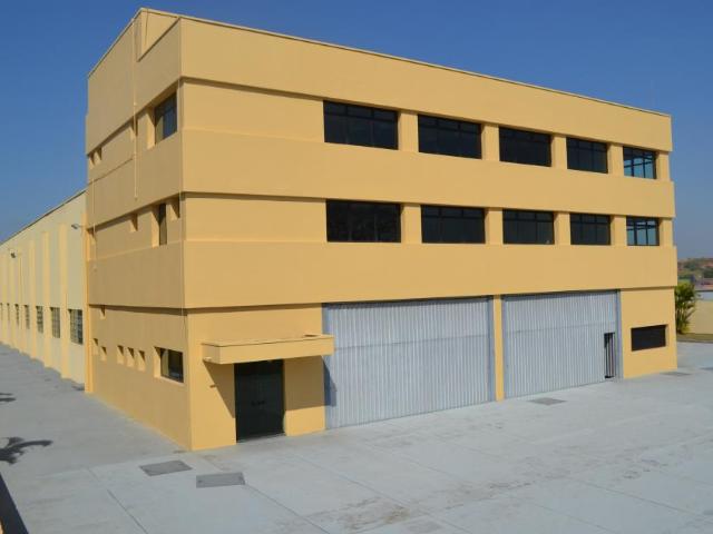 Vende ou Aluga Galpão localizado no centro industrial em Arujá SP!