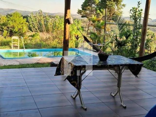 VENDE ou PERMUTA Chácara com 1047 metros, 3 dormitórios, piscina e churrasqueira Saint James II, C