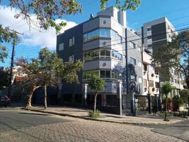 Vende prédio com 3 apartamentos, 9 dormitórios, 3 suíte, 3 salas amplas com churrasqueira, box 8 vag