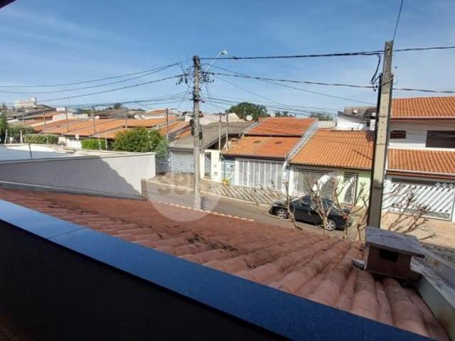 Vende se 2 casas, uma sobre a outra a mesma planta, cada uma 80m². Aceita p.