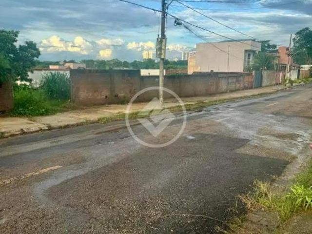 Vende se terreno no Bairro Jardim Santa Marta Cuiabá, com 1.440m2, ótima localização para empresas