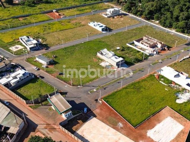 Vende se terreno no condomínio Golden Place no Setor Vila Verde
