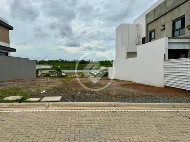 #Vende se terreno no Condomínio Florais Safira parte alta, sol da manhã com vista para área verde