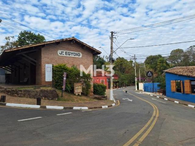Vende se terreno cerca de 1.535,80m², aclive em Joaquim Egídio no Cond. Morada d
