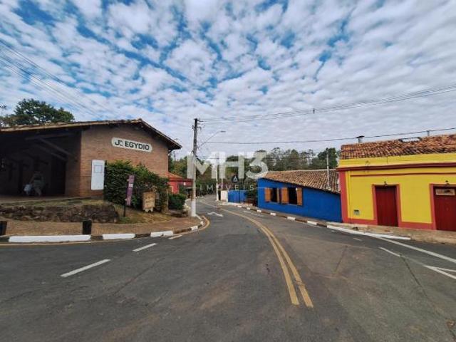 Vende se terreno cerca de 1.686,00m², declive em Joaquim Egídio no Cond. Morada