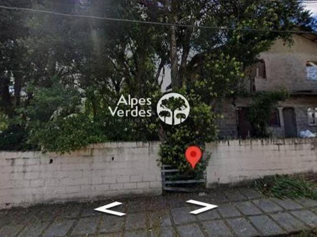 Vende se terreno com 490,60m² a certa de 2 minutos da Catedral de Pedra