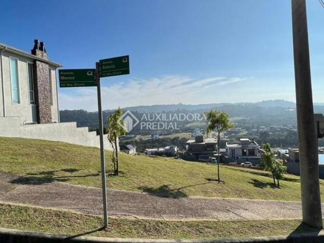 Vende se terreno em Condomínio alto padrão com 925,70m² Alphaville