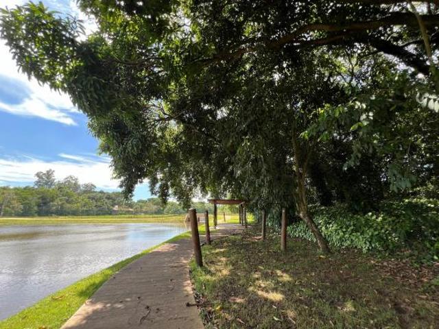 Vende se terreno em condomínio fechado