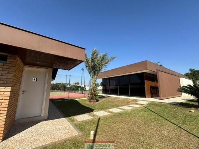 Vende se terreno localizado no Condomínio Guatambu !