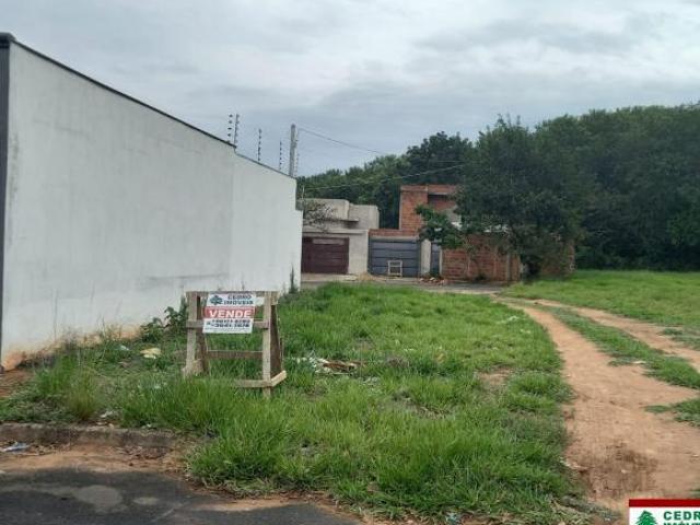Vende se terreno localizado no Residencial Jardim das Oliveiras!