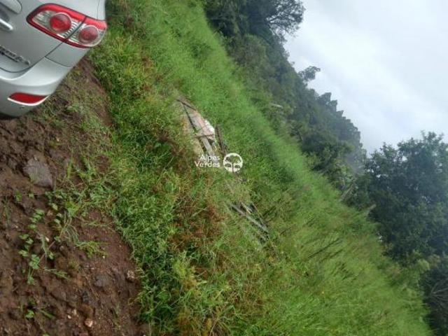 Vende se terreno sendo 15x20 m² em Gramado a 8 minutos da Rua Coberta