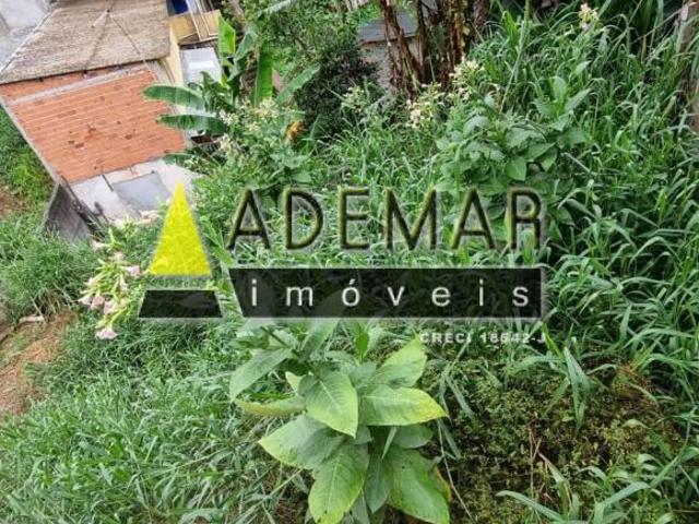 Vende se um terreno 10 X 35 com 03 casas antigas no quintal
