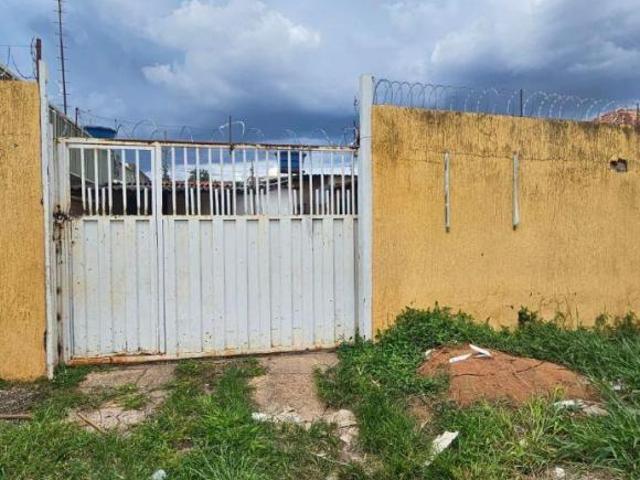 Vende se um imóvel com 2 casas na Qd 02 do Setor Sul Gama DF