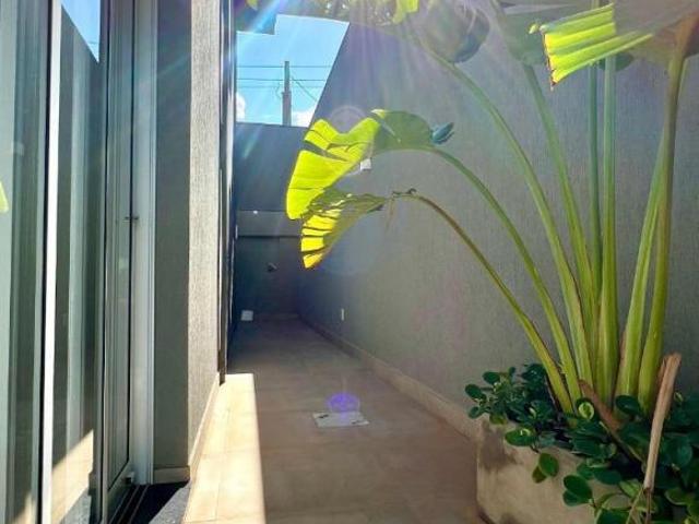 Vende se um lindo sobrado no Jardim Francano