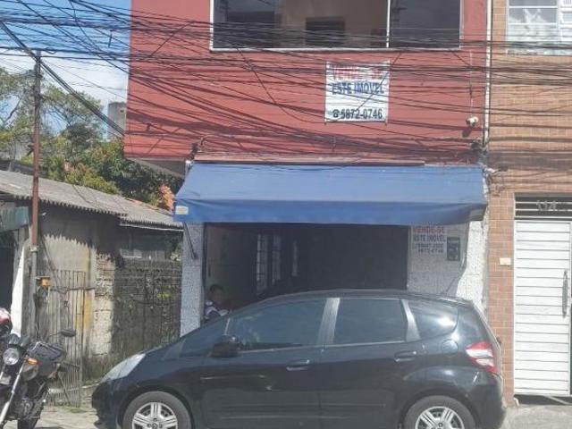 Vende se uma casa com ponto comercial
