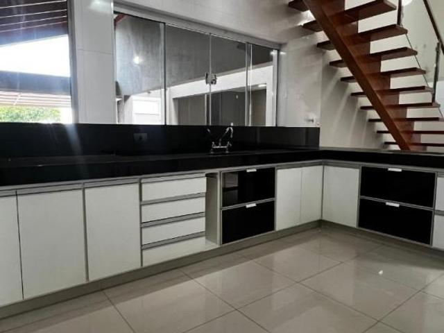 Vende se uma casa no Ana Dorotheia