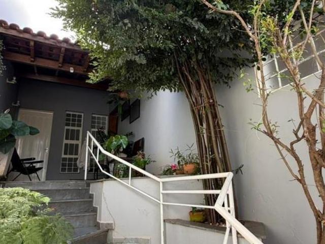 Vende se uma casa no Centro de Franca