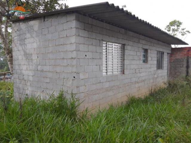 Vende se uma casa semi acabada
