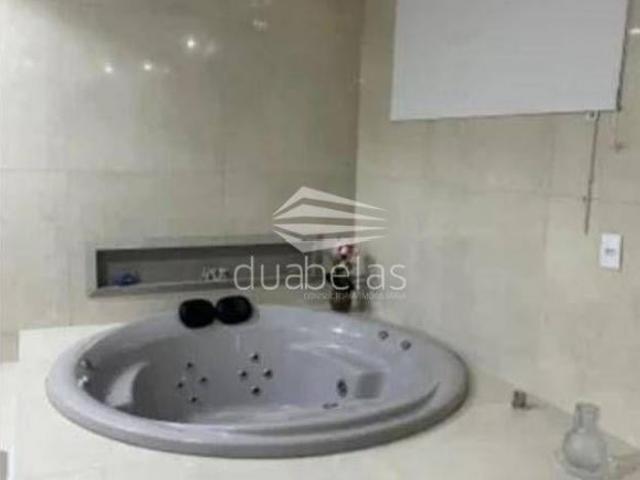 Vende se uma ótima casa no Flamboyant