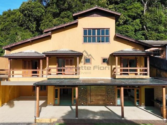 Vende se / Aluga se casa no Condomínio mais charmoso da Serra da Cantareira