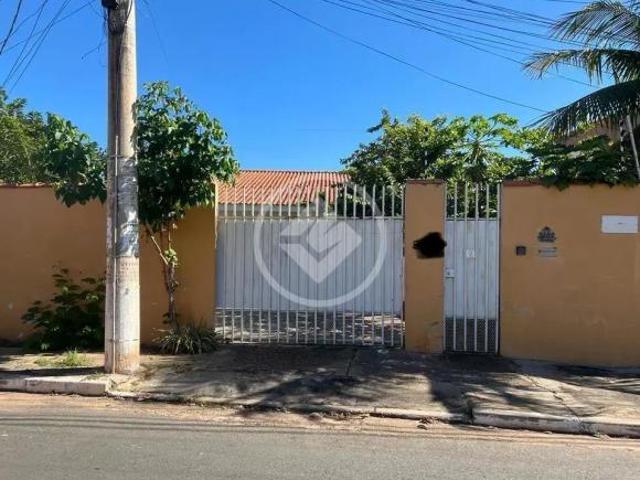 #Vende se ampla casa na região do Coxipó com 03 Quartos sendo duas suítes, sala para 02 ambientes e