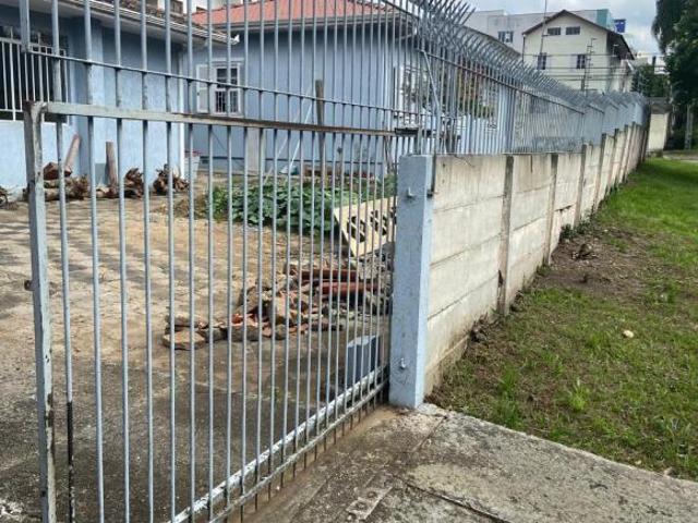 Vende se amplo terreno no Bom Retiro