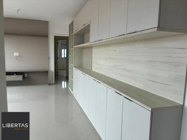Vende se amplo apartamento 3 quartos com suíte e 2 vagas no Menino Deus 158,4m²