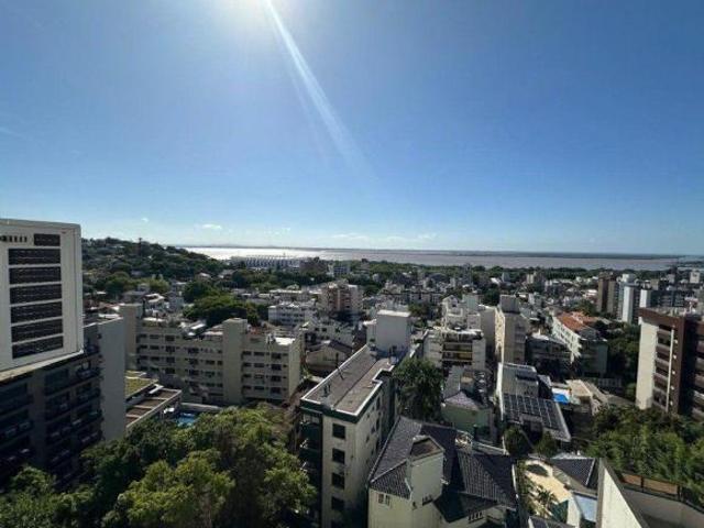 Vende se amplo apartamento 3 quartos com suíte e 2 vagas no Menino Deus 158,4m²