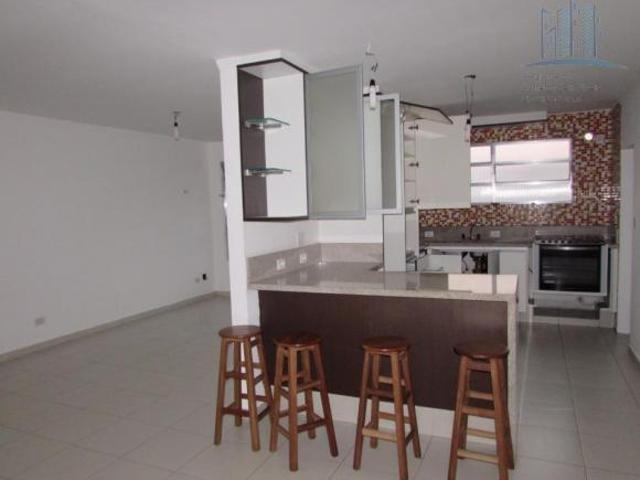 Vende se amplo apartamento, claro e arejado, na Ponta da Praia, em Santos. 3 dormitórios