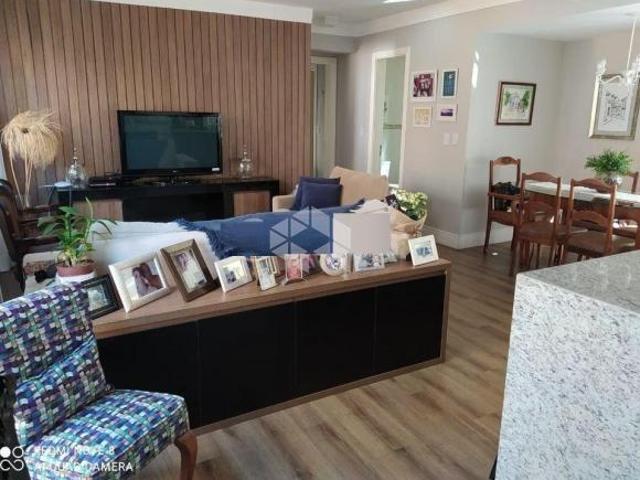 Vende se apartamento 2 dormitórios, 1 suite, 2 vagas bairro Rio Branco em Porto Alegre, por R$ 850.0