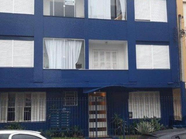 Vende se apartamento térreo, reformado. Com pátio privativo, 1 dormitório transformado em 2 dormitór