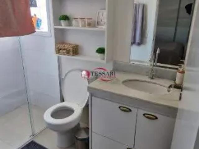 Vende se apartamento Vila Santa Cruz com 2 dormitórios sendo uma suíte, sala 2 ambientes, sacada gou