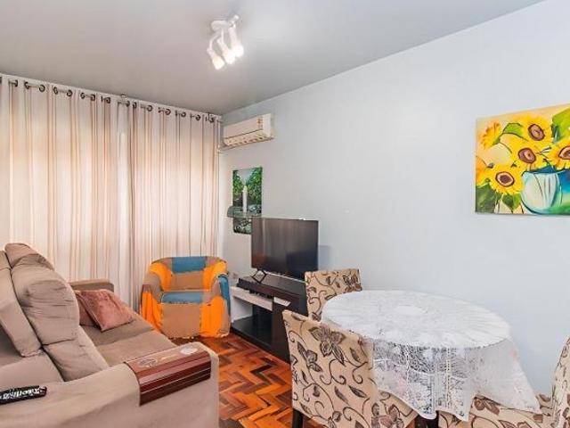 Vende se apartamento com 3 quartos com closet Petrópolis