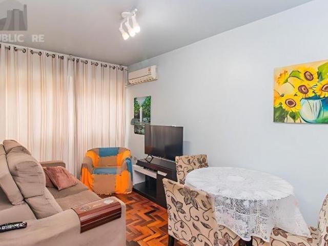 Vende se apartamento com 3 quartos com closet Petrópolis