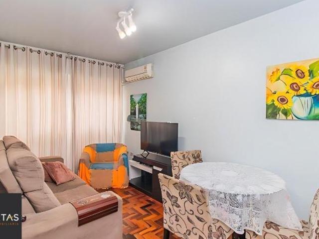 Vende se apartamento com 3 quartos com closet Petrópolis