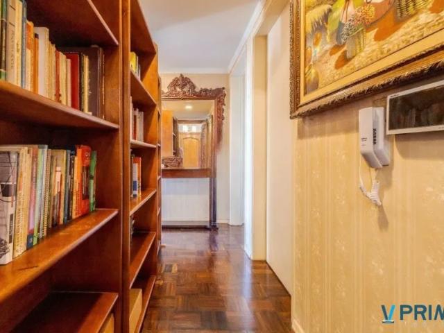 Vende se apartamento com 3 quartos 1 suíte, 122 m² e 1 vaga – Petrópolis