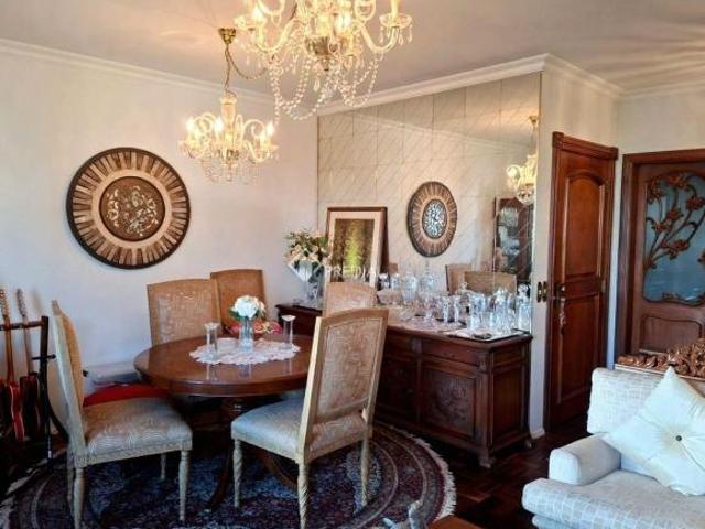 Vende se apartamento com 3 quartos 1 suíte, 122 m² e 1 vaga – Petrópolis