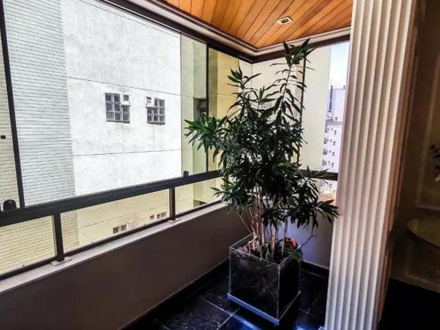 Vende se apartamento com 3 quartos 1 suíte, 2 sacadas com churrasqueira, 132m² e 2 vagas Auxilia