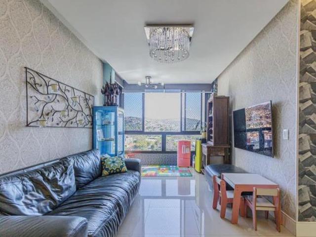 Vende se apartamento com 3 quartos 1 suíte, 1 vaga, elevador