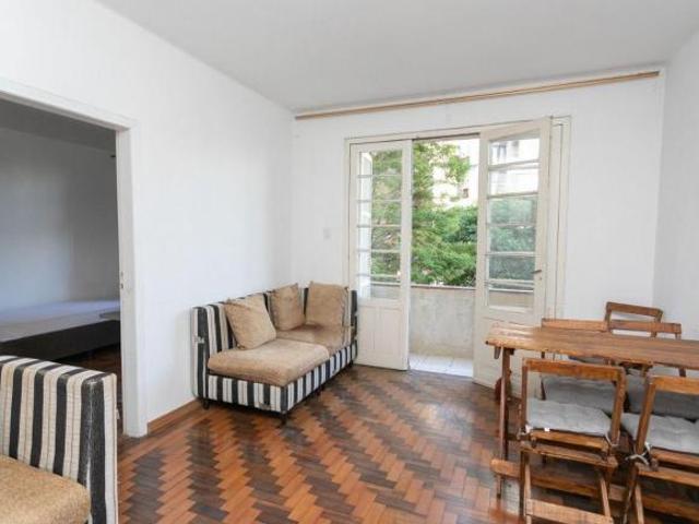 Vende se apartamento com 3 quartos 1 suíte, 95m², sacada e 1 vaga Bela Vista