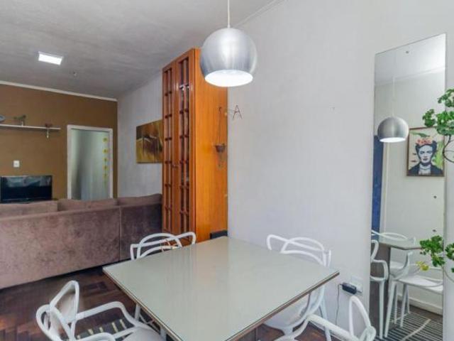 Vende se apartamento com 3 quartos, 87m² e sacada Petrópolis