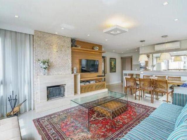 Vende se apartamento com 3 suítes, 3 vagas e 136 m² Petrópolis
