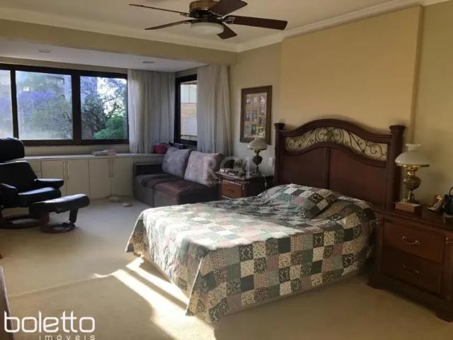 Vende se apartamento com 3 suítes, 4 vagas, hidromassagem e 230m² Bela Vista